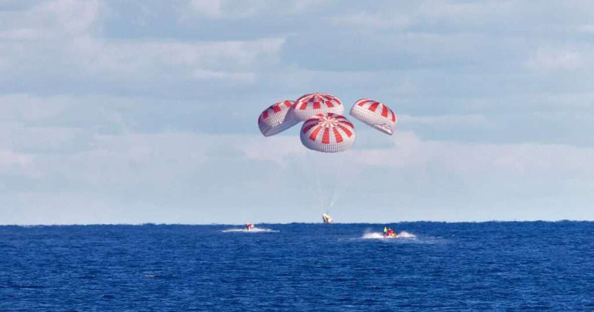 Watch Spacex Launched Astronauts Coming Home Splashing Down Off