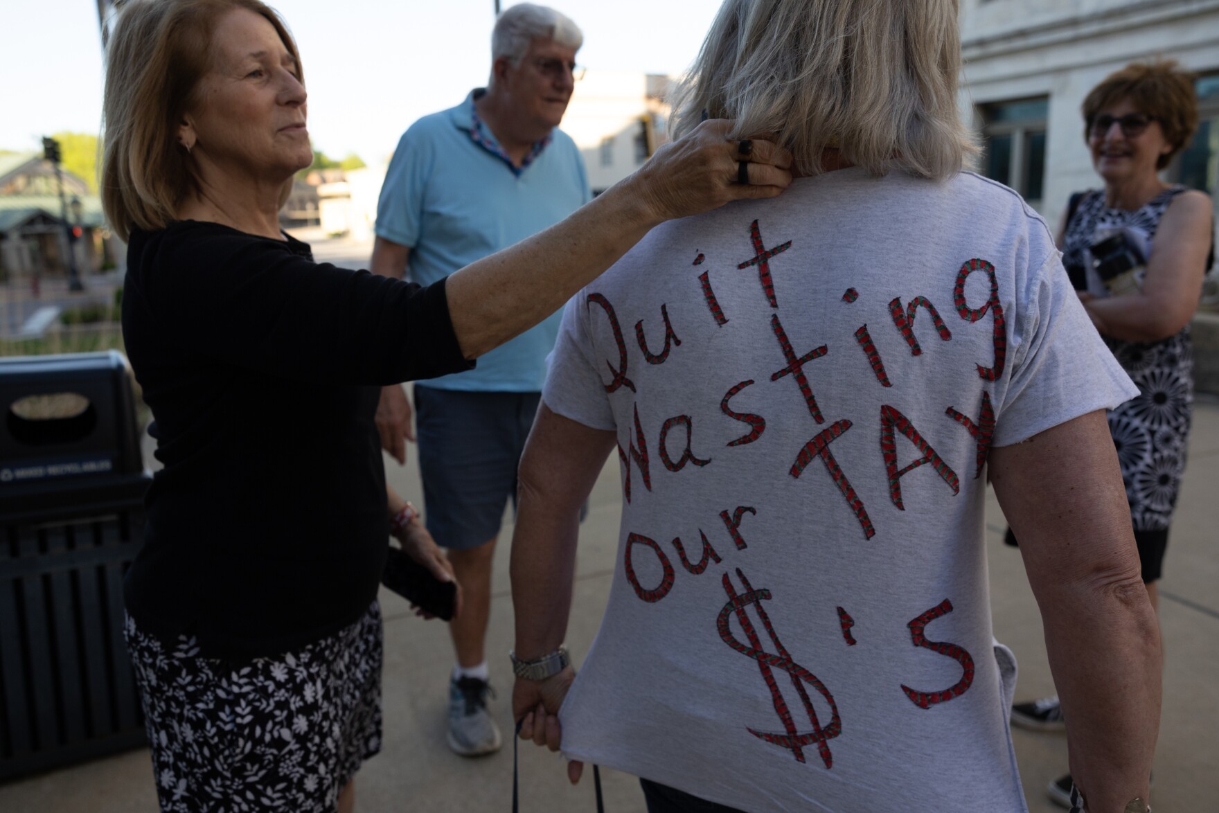 Madison County passes symbolic secession from Chicago area | STLPR