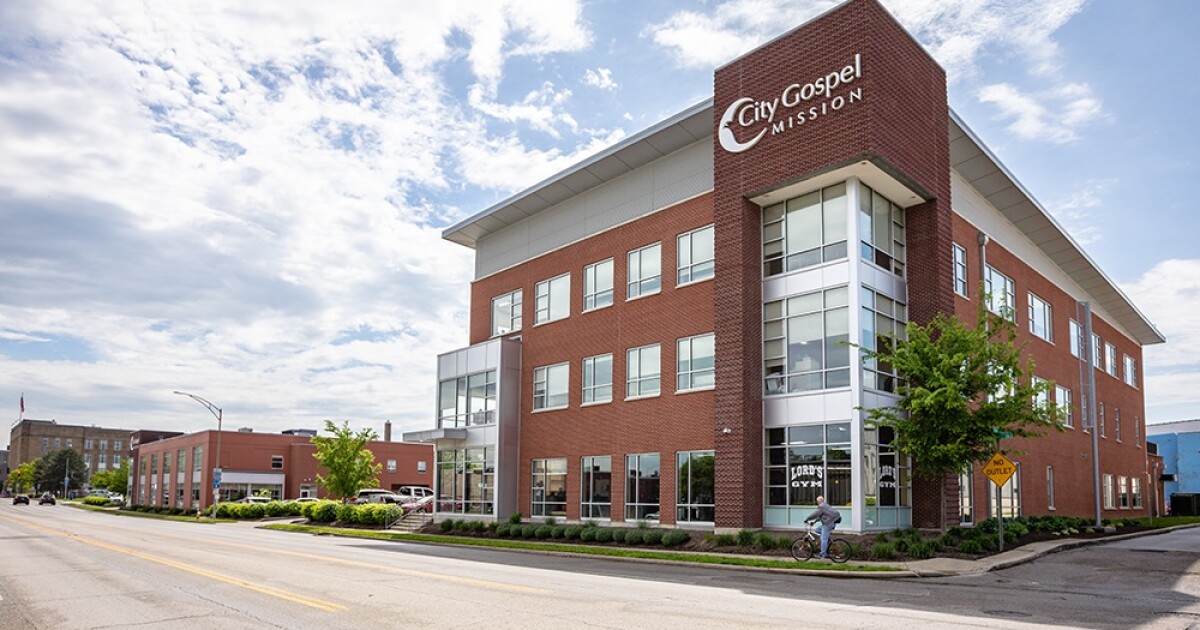 Country singer Steven Cade visits City Gospel Mission to bring music to ...