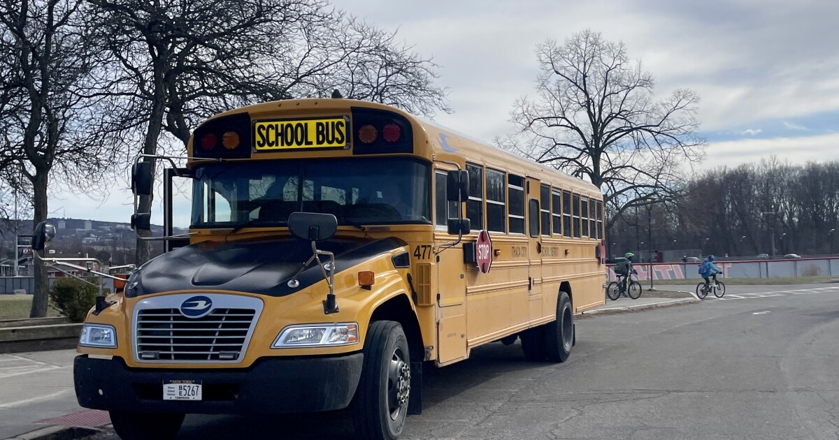 New York’s electric school bus mandate faces financial and legislative ...