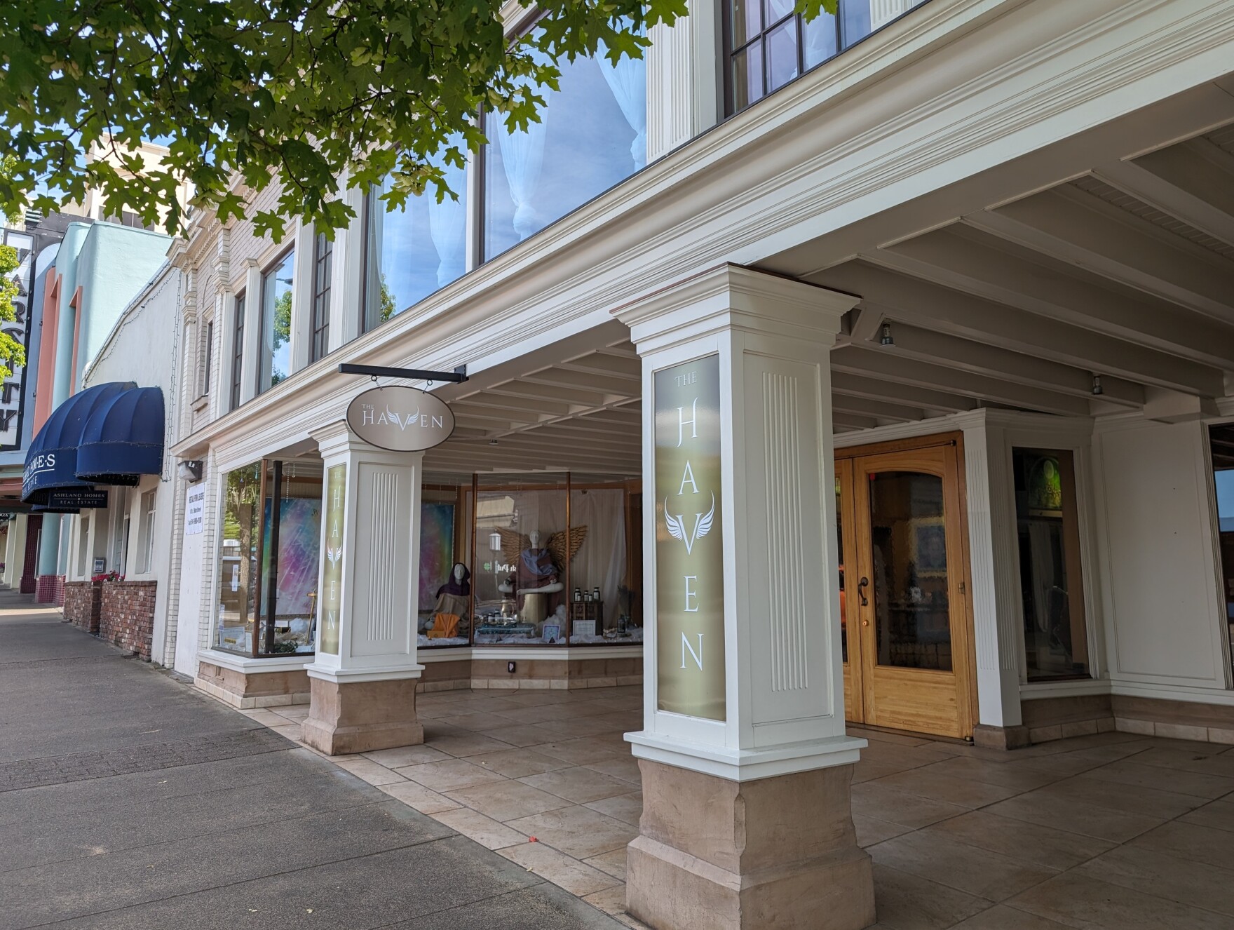 Controversial Ashland New Age group closing downtown storefront