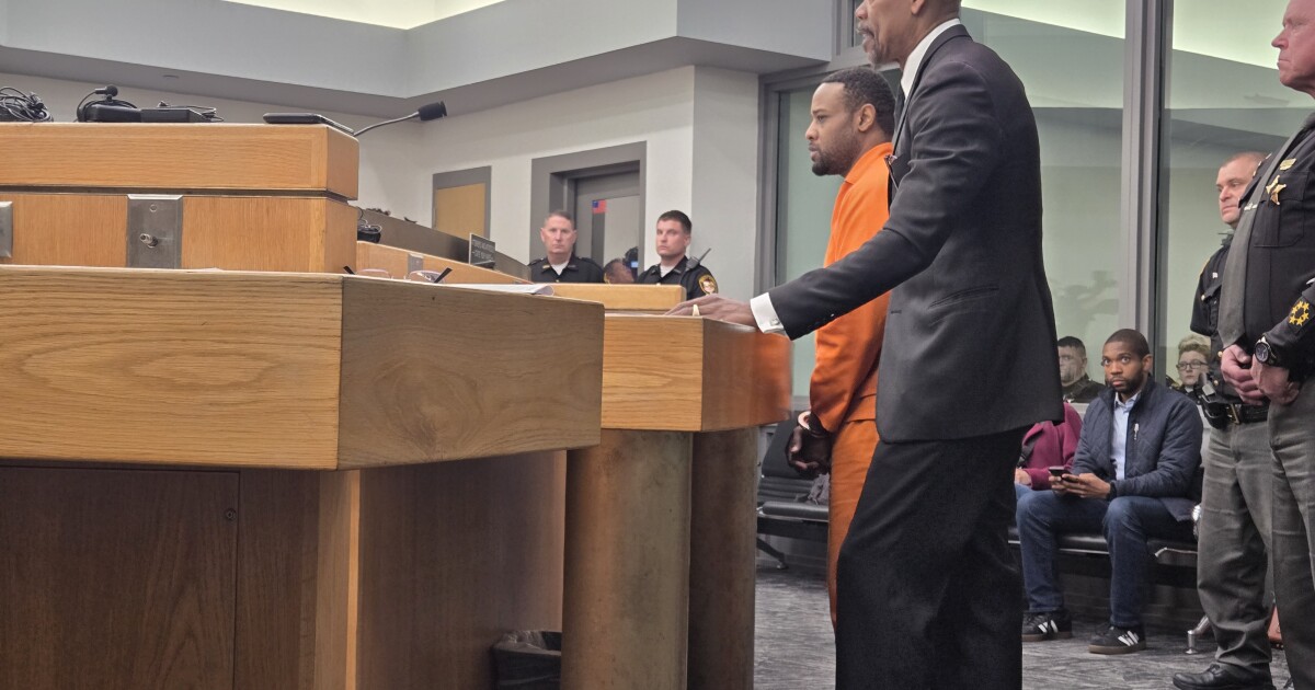 The man charged with a deputy's death wants to change his plea | WVXU