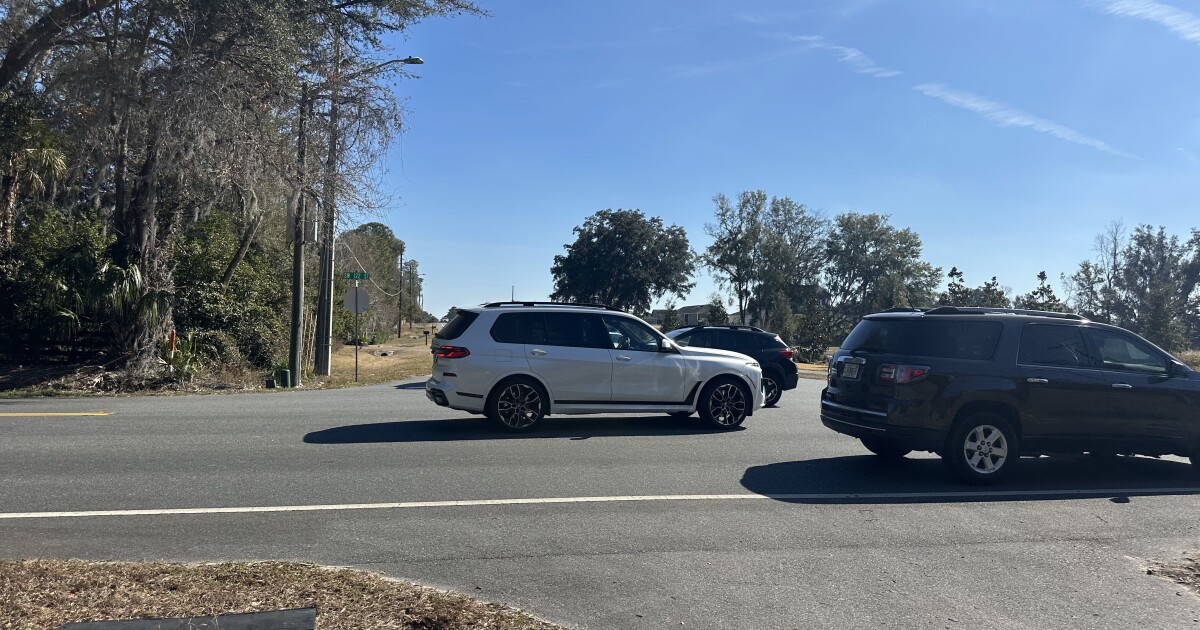 A traffic light is coming to a problematic Alachua County intersection ...