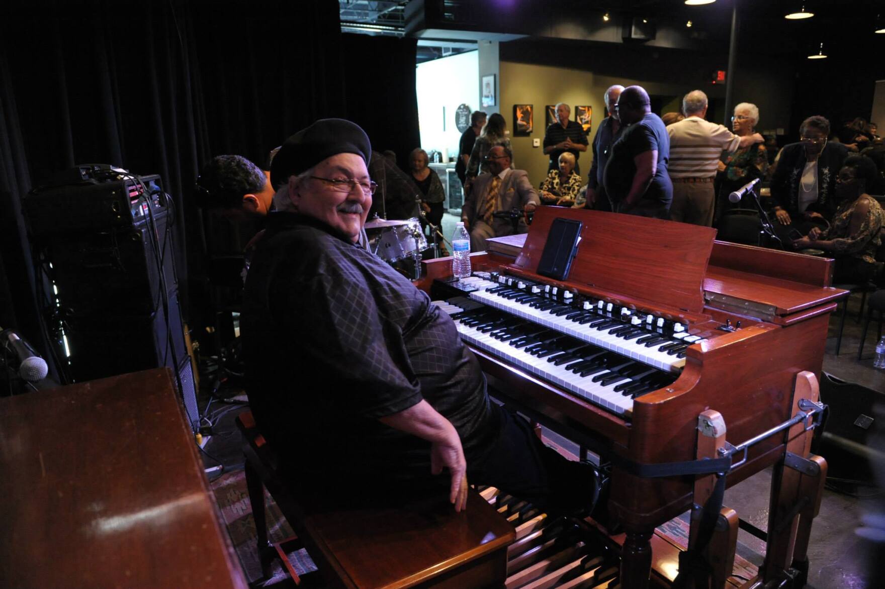 "Papa" John DeFrancesco, Philly patriarch of the Hammond B-3 organ, is ...