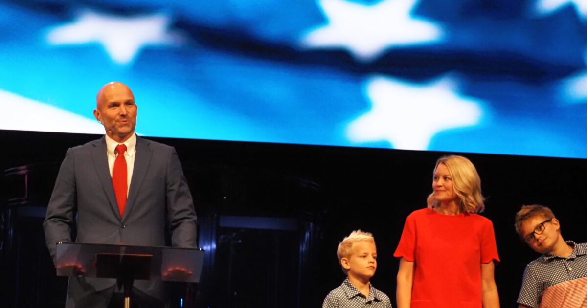 Former Iowa administrator Adam Steen announces GOP campaign for ...