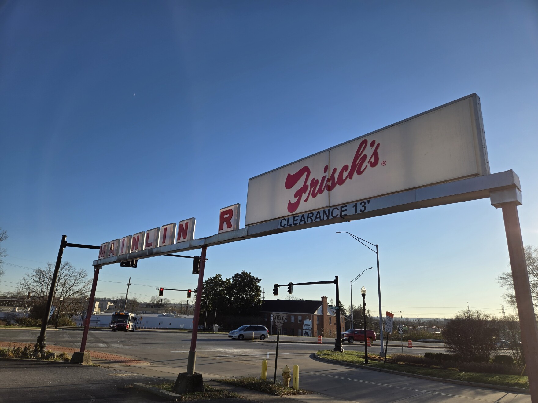 Patrons reminisce as a Frisch's 'flagship' faces eviction | WVXU