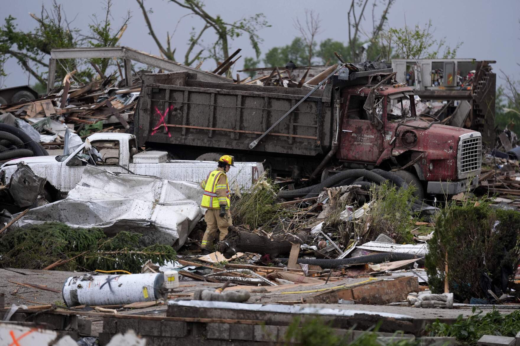 Tornado kills multiple people, destroys buildings in Iowa | Buffalo ...