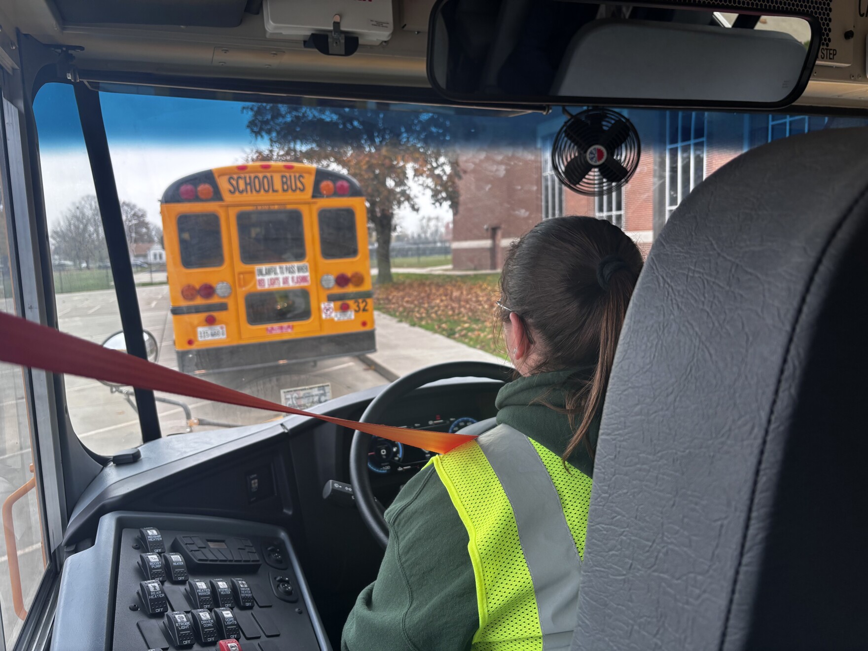 ‘The future’s here:’ Galesburg District 205 celebrates new electric bus ...