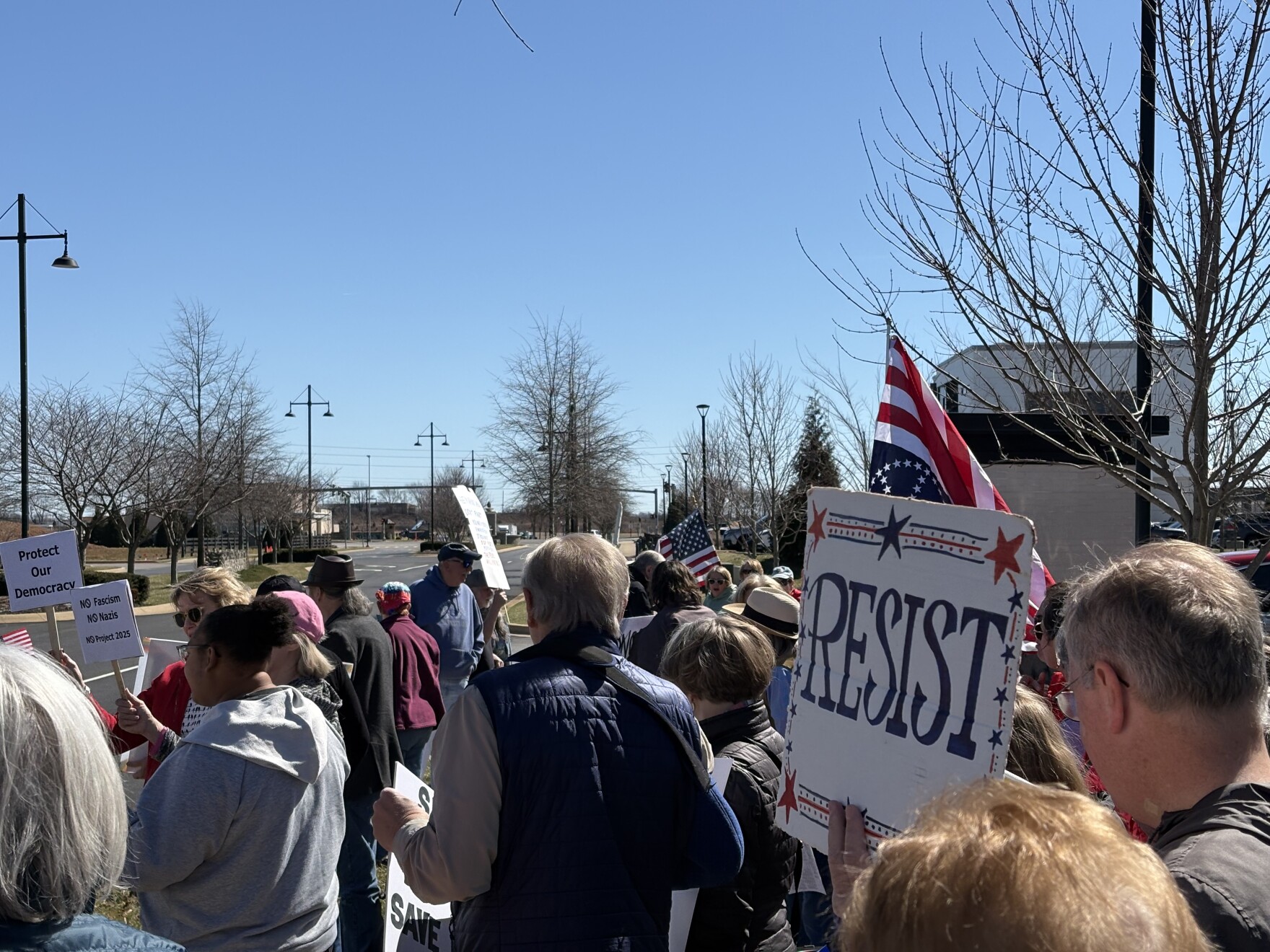 Kentucky gov. activates emergency operations center ahead of "No Kings ...