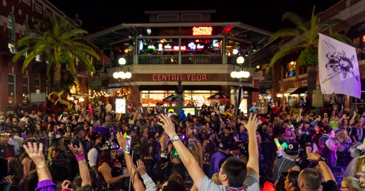 Sant'Yago Illuminated Knight Parade is expected to draw thousands to ...