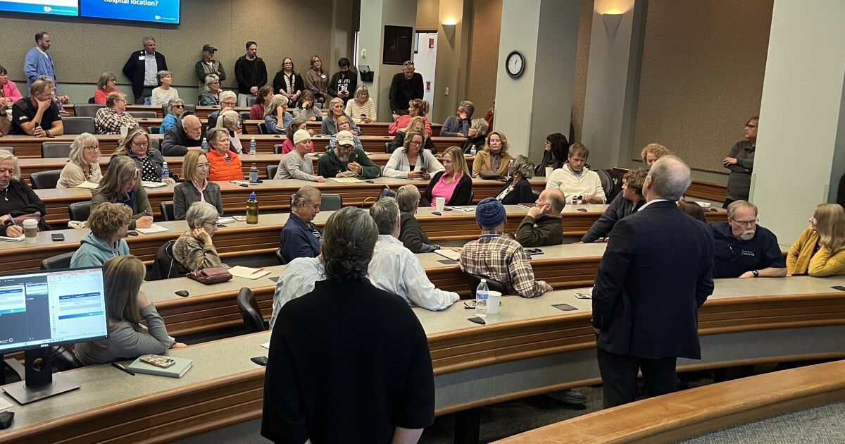 Flagstaff residents weigh in on hospital hill's future at NAH forum