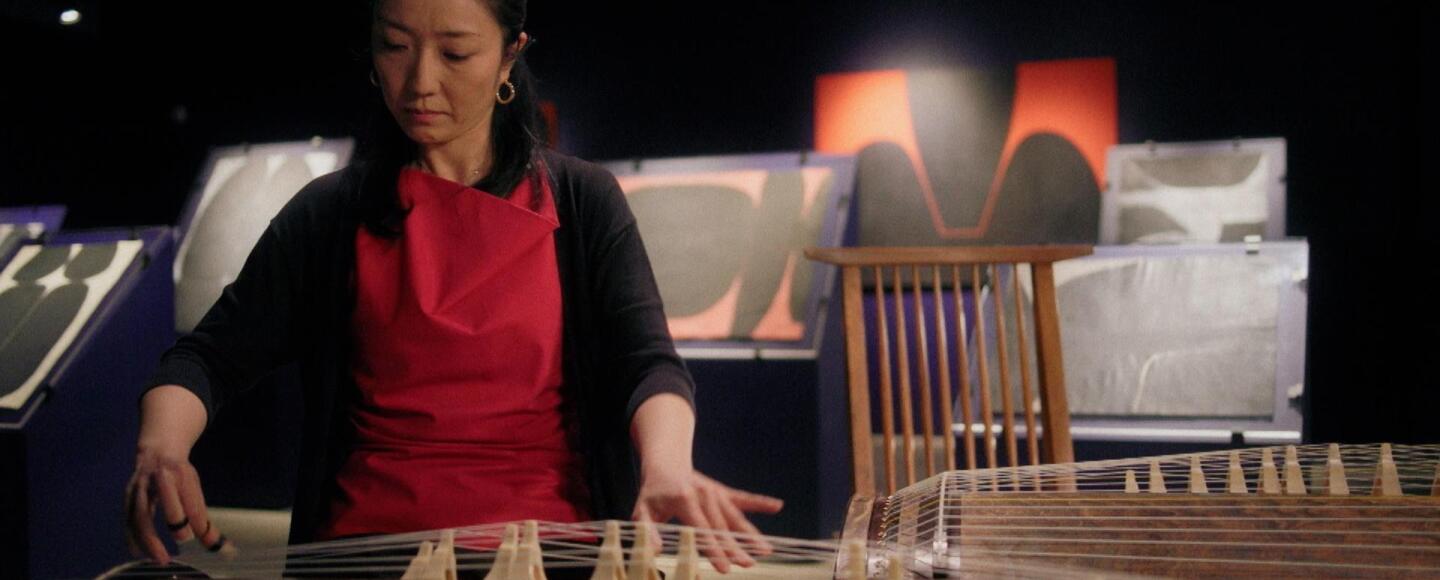 Yumi Kurosawa Performs "Lucky Stars" on the Koto