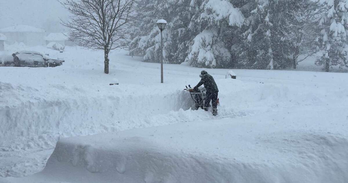 Blowing and drifting snow remains Sunday in Buffalo as Lake Effect ...