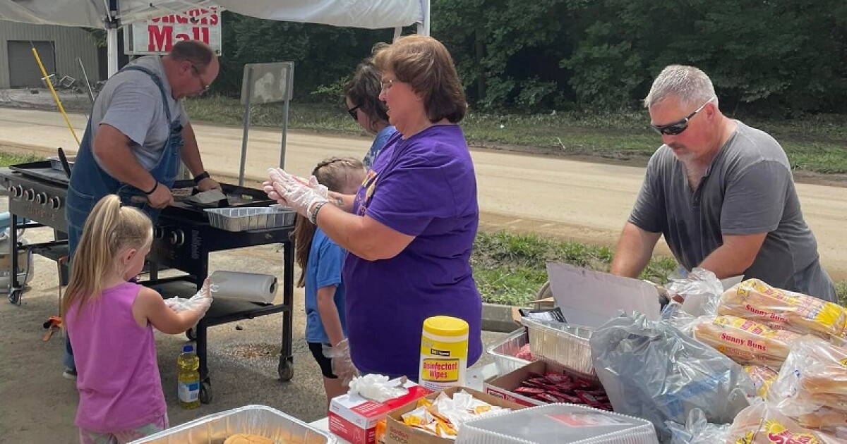 Volunteers continue to help in flood-stricken Eastern KY communities | WEKU
