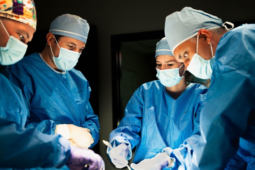 Surgery during 'rocket attacks': Ukrainian doctors train at OU Health ...