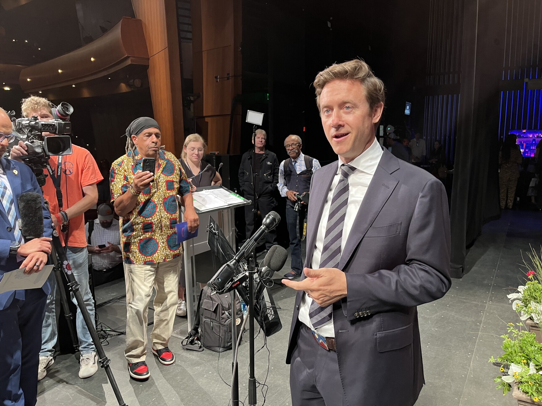 Mike Johnston inaugurated as Denver’s 46th mayor, offers ambitious ...