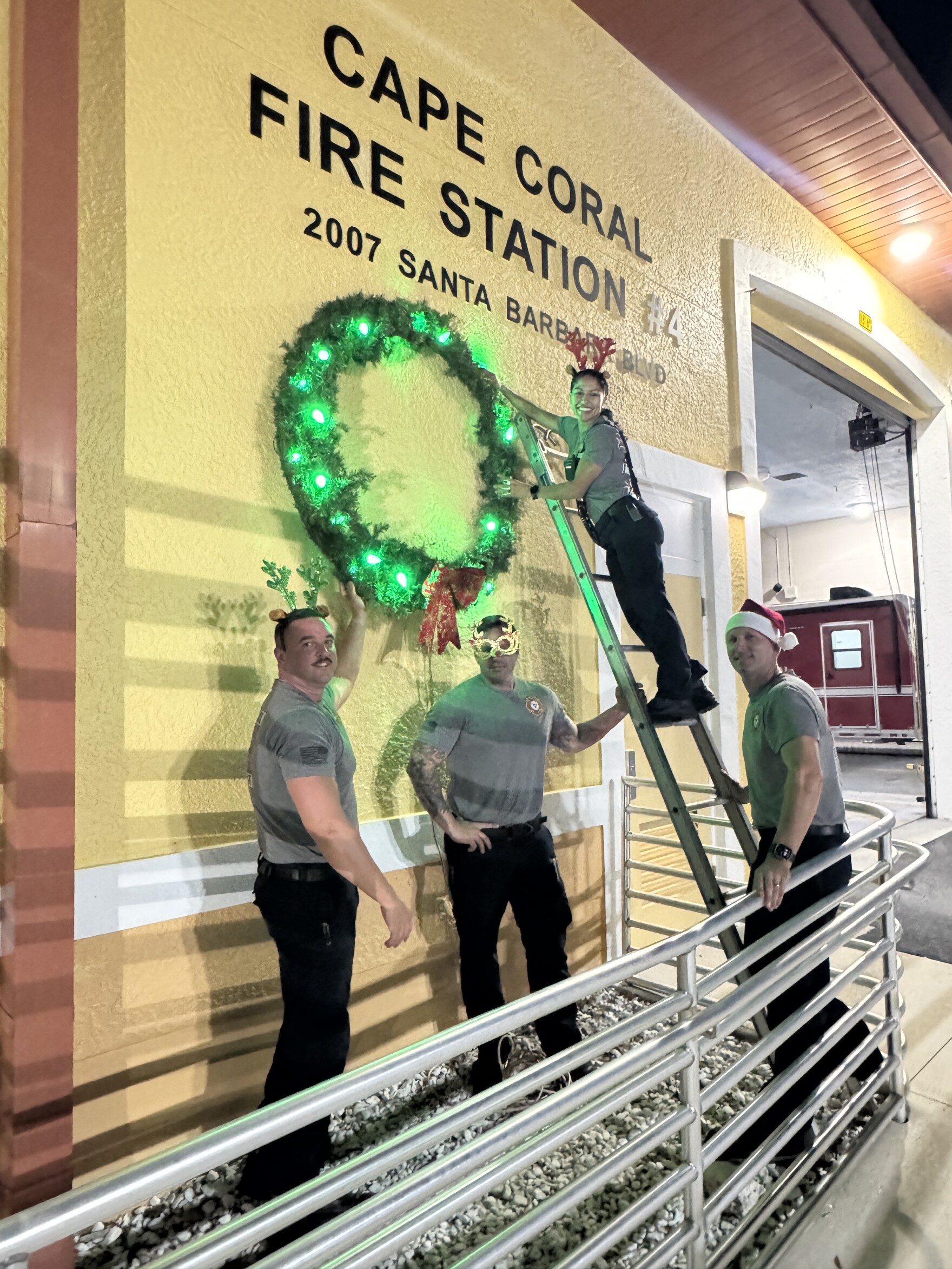 'Keep the Wreath Green' in Cape Coral reminds residents to stay safe ...