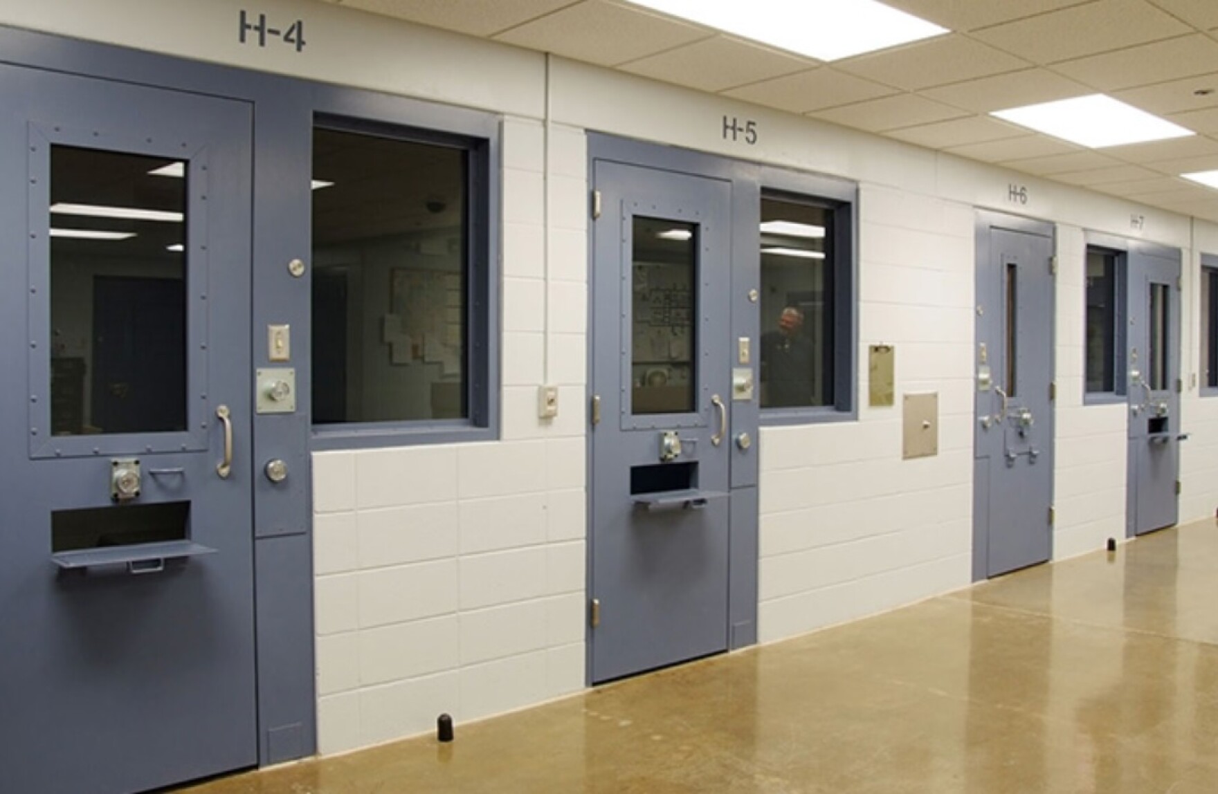 Former correctional officer charged with assaulting inmate in Lincoln ...