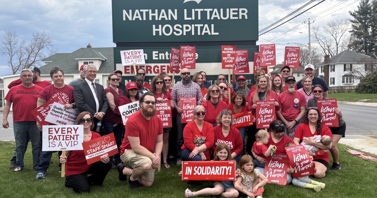 Unionized nurses continue demonstrations at Nathan Littauer in ...