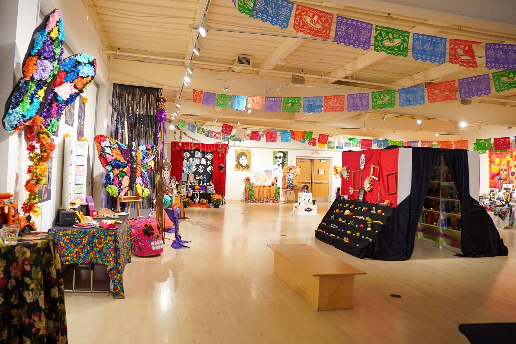 Mexican folk dance and ofrendas at Latino Arts' Día de los Muertos ...