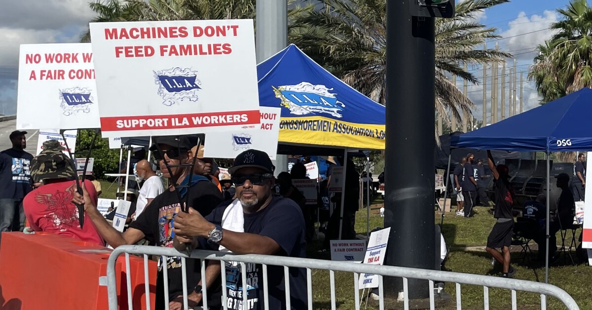 ILA port workers on strike in South Florida demand higher wages | WLRN