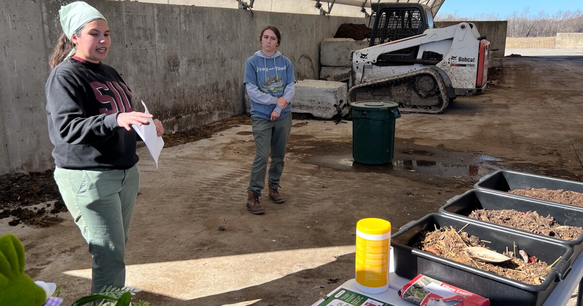 SIU Forced Air Compost Facility Wins Award | WSIU