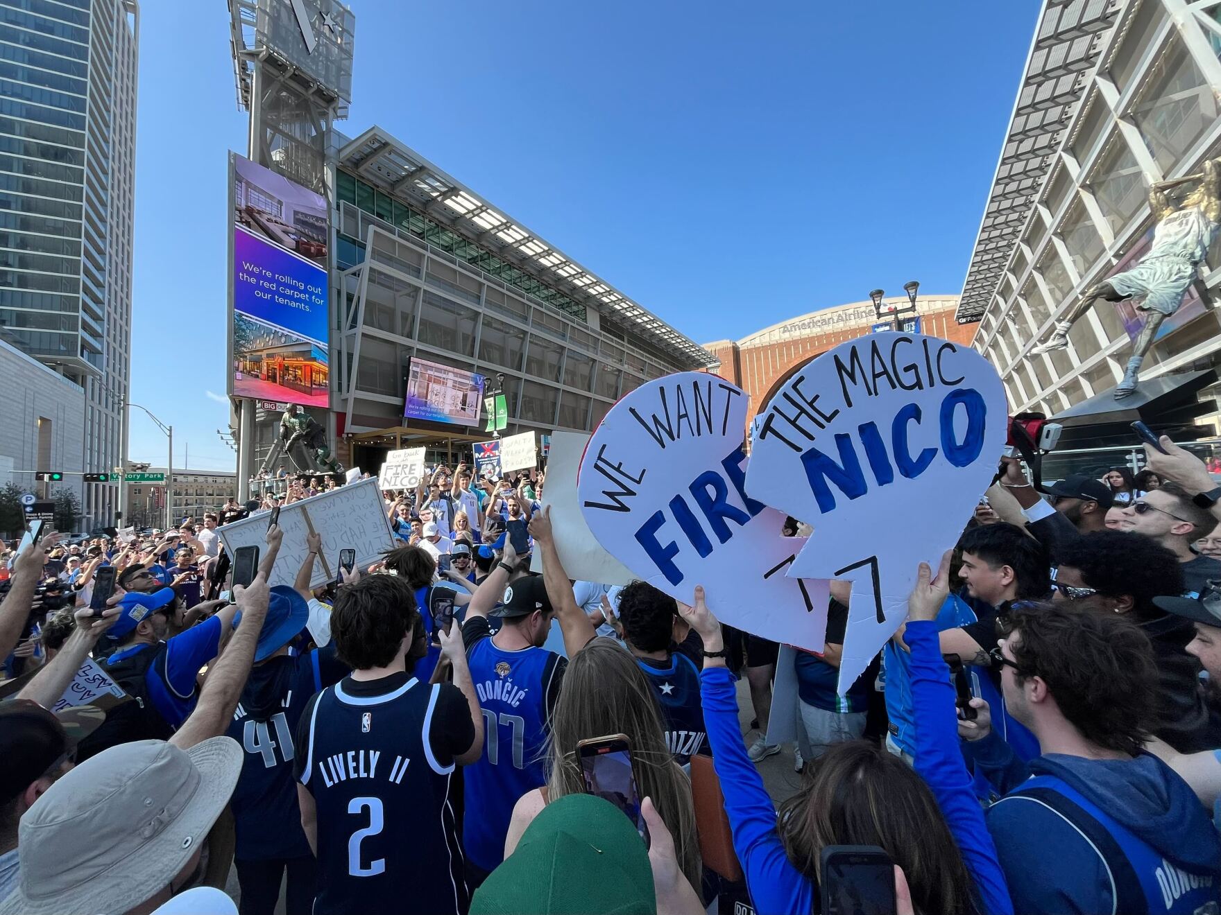 Hundreds of Dallas Mavericks fans protest Luka Doncic trade to Los ...