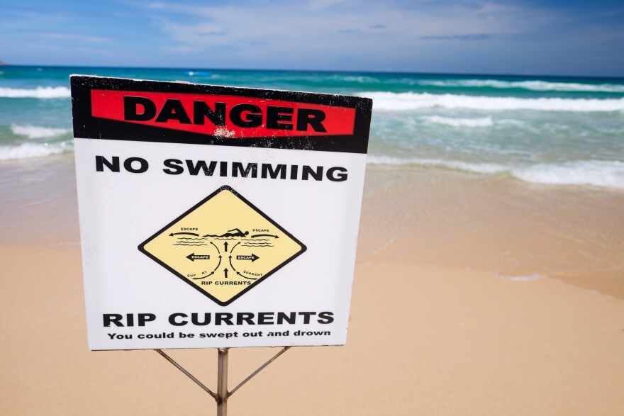 rip current signs