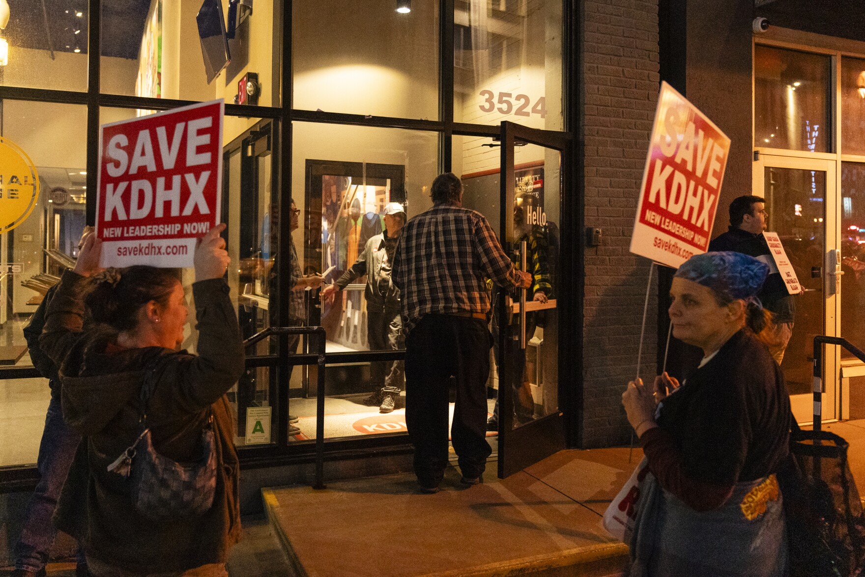 Leaders of KDHX will sell the St. Louis radio station to Christian ...