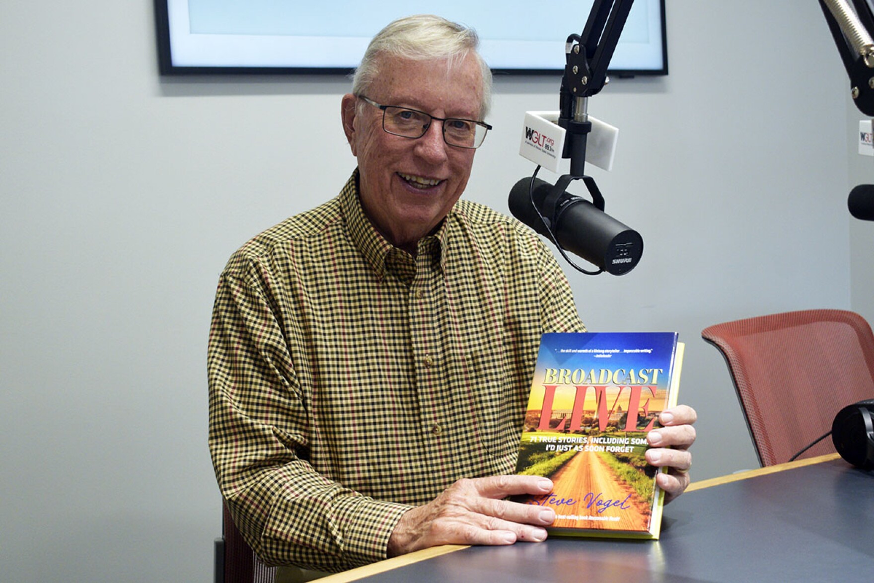 Retired broadcaster, speechwriter Steve Vogel of Bloomington pens ‘tell-a-lot’ book | WGLT