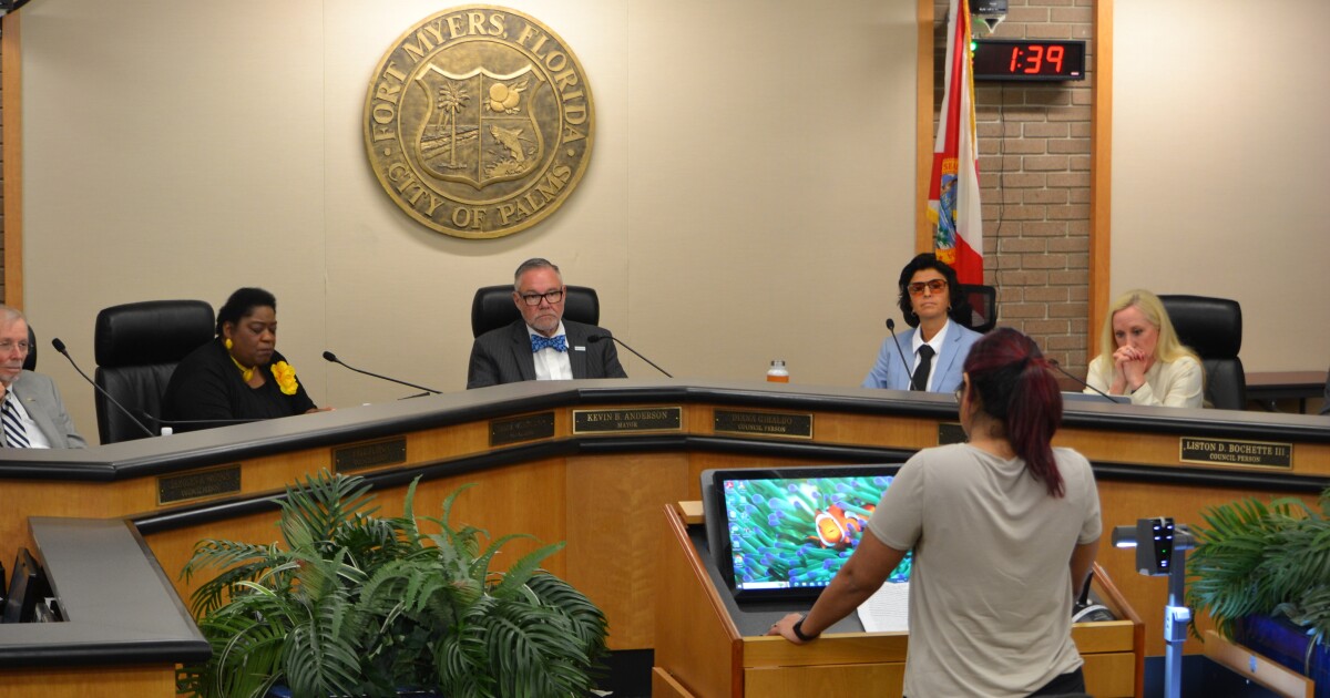 Fort Myers reverses vote, allows police to work with US immigration ...