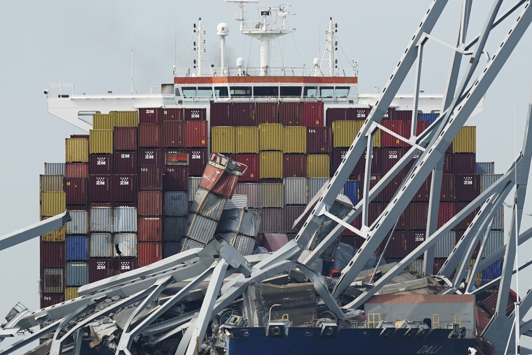 NTSB finds 2 blackouts struck huge cargo ship before it crashed into ...