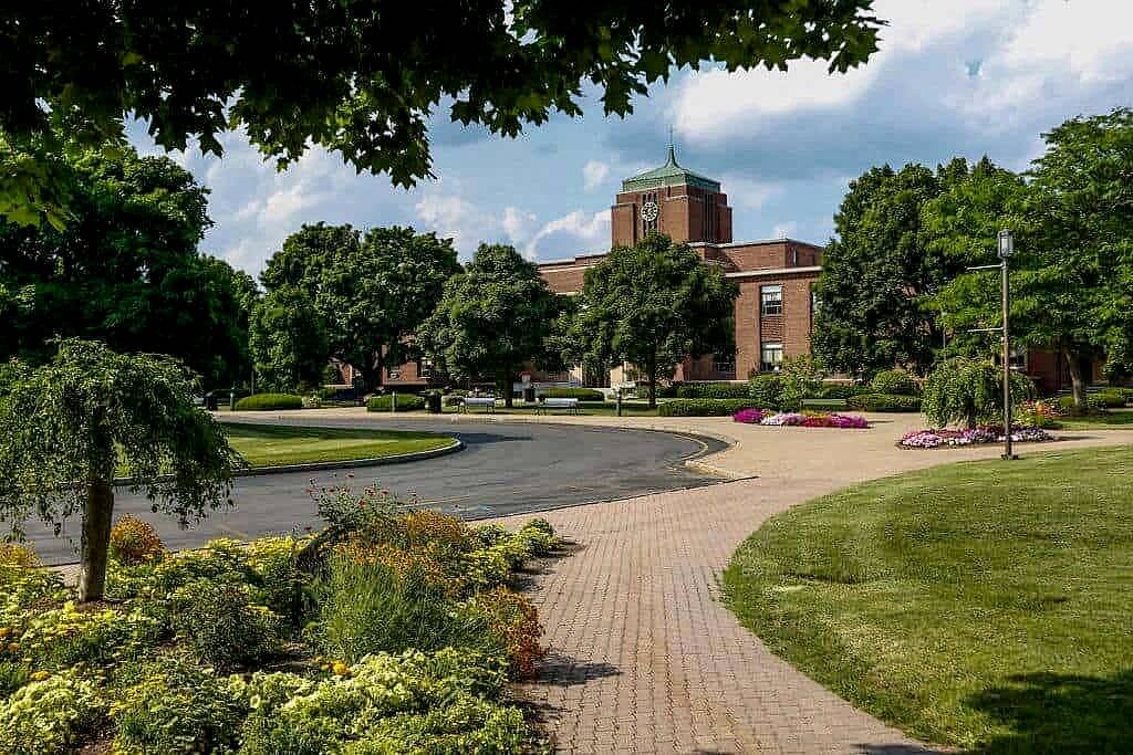 Le Moyne University
