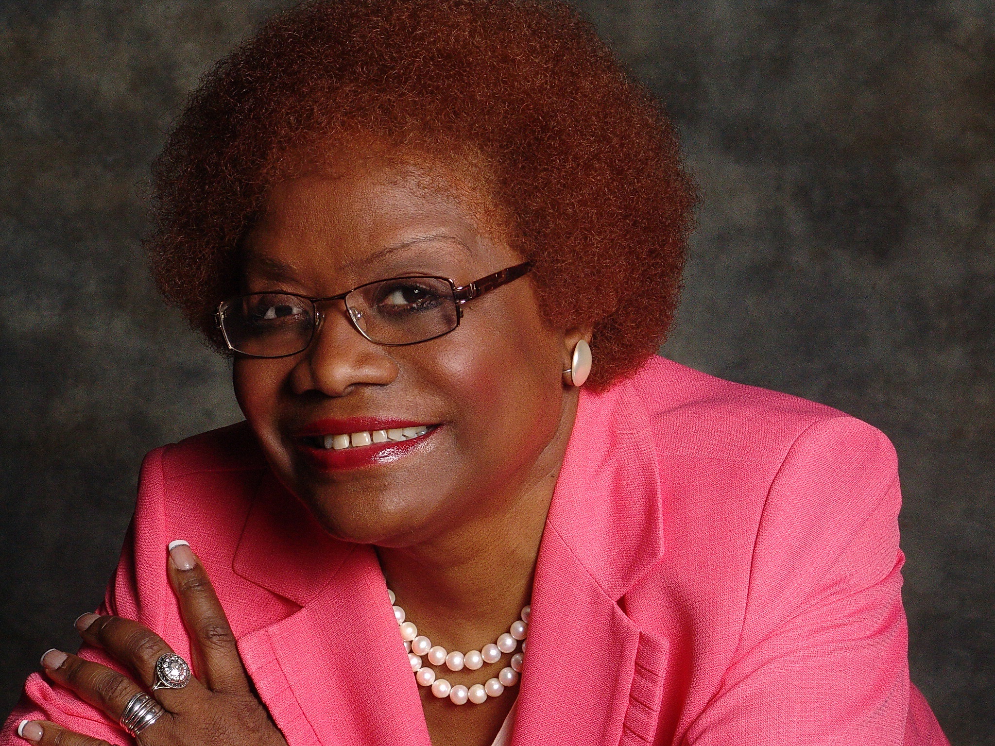 Esther Bush's Instagram, Twitter & Facebook on IDCrawl