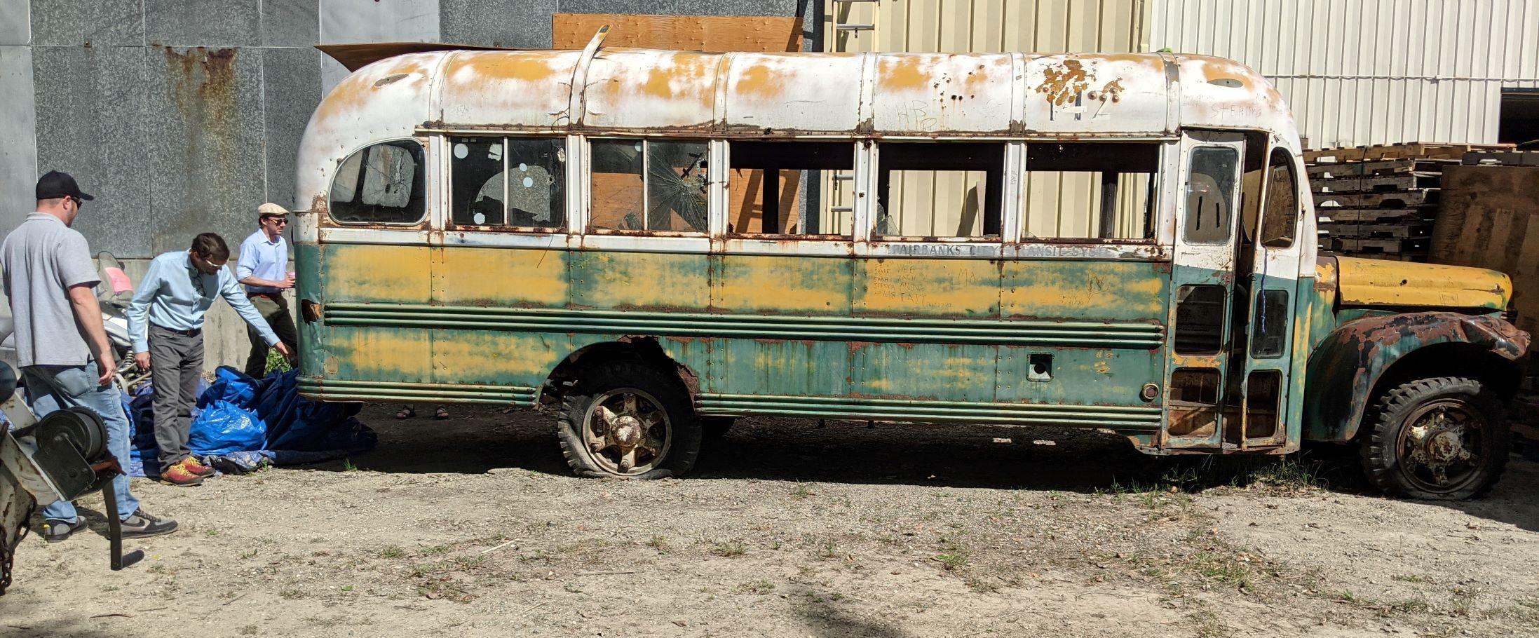 Bus De Corps De Chris Mccandless Tragic Story Behind Photo Of Man